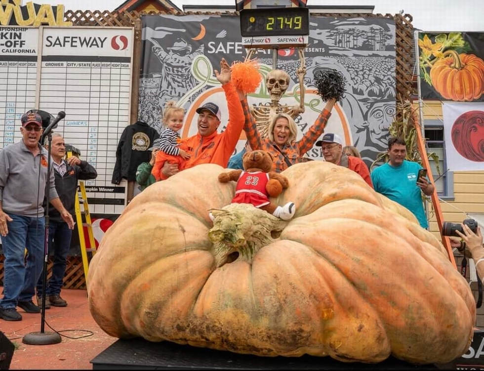 2023 Travis Gienger 2749 0 Pounds World Record Pumpkin 